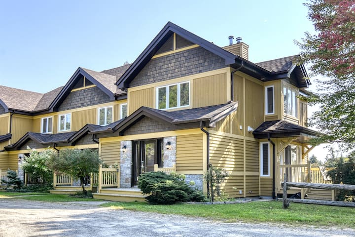 New! Tremblant Cozy Chalet Near Ski Slopes - Mont-Tremblant