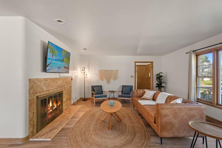 Spacious Family Retreat | 11 Minutes To Froedtert - Milwaukee, WI