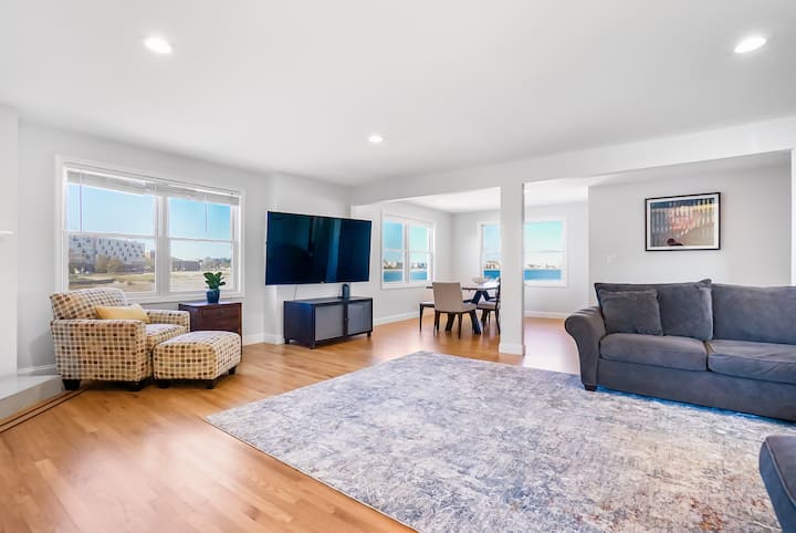 Newly Renovated Boston Condo With Gorgeous View - Revere