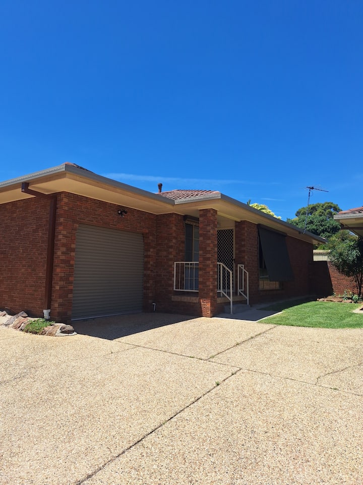 Charming Mount Street Delight - Albury