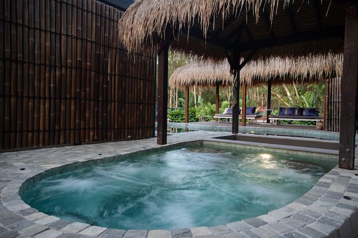 3 Bedroom House, Pool And Jacuzzi - Peregian Beach