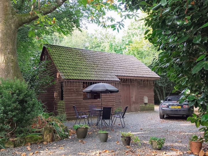 Rustic Woodland Cabin - Cornouailles
