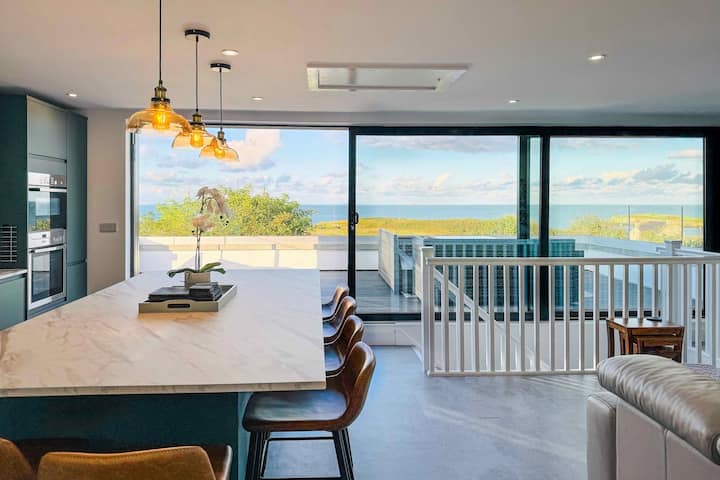 The View In Moelfre, For 8 People With Sea Views. - Anglesey