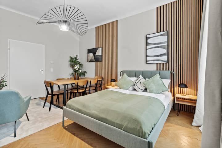 Chic 3-br Flat Near Danube - 6 Mins Walk To Metro - Viena