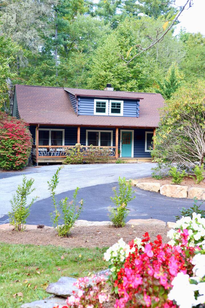Mins. To Cashiers | 2 Fireplaces | Trail Access - Cashiers, NC