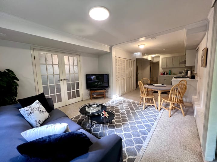 Guest Suite - 2 Bdrm - Quiet & Central - North Vancouver