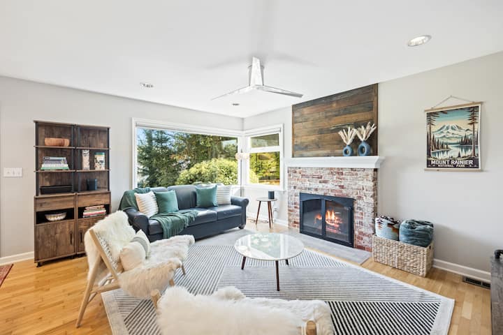 Charming North Seattle Oasis - Spacious Backyard! - Seattle