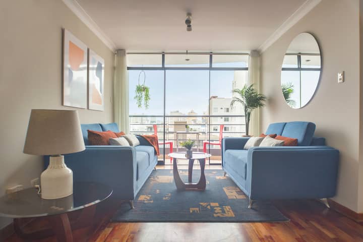 3 Br | 2 Ba | City View | Queen Bed | Parking - Pérou