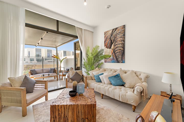 Serene 4br Villa W/ Private Outdoor Area & Balcony - United Arab Emirates