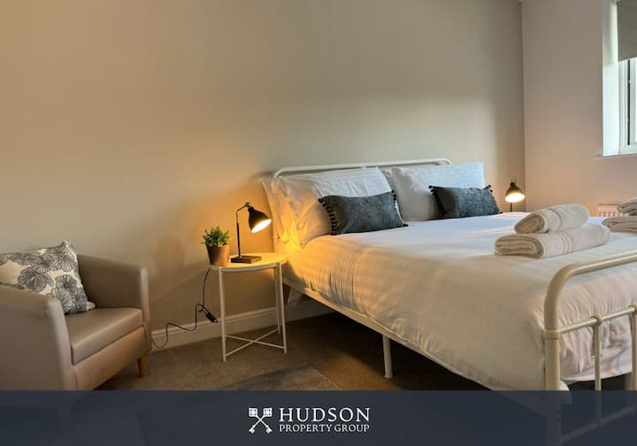 Spacious Townhouse With Garden - Telford