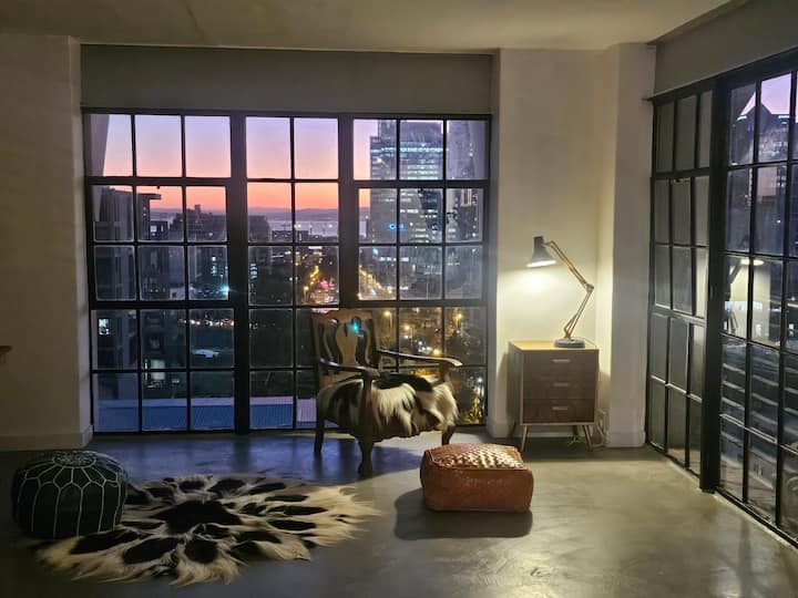 Large Flat, Mountain Views Near Great Restaurants - Cape Town