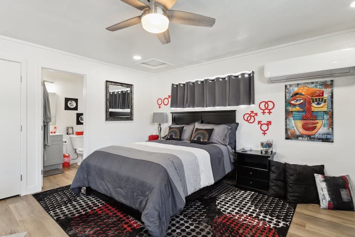 Willy's Inn, A Relaxing Place For Gay Men & Allies - Phoenix, AZ