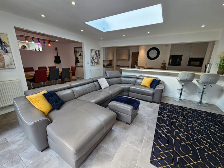 Stylish & Quiet 4 Bed Home - Sleeps 8, With Garden - Shrewsbury