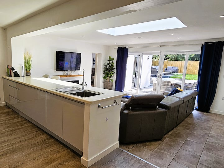Stylish And Unique 2, 2-bedroom Homes For 8 Guests - Shrewsbury