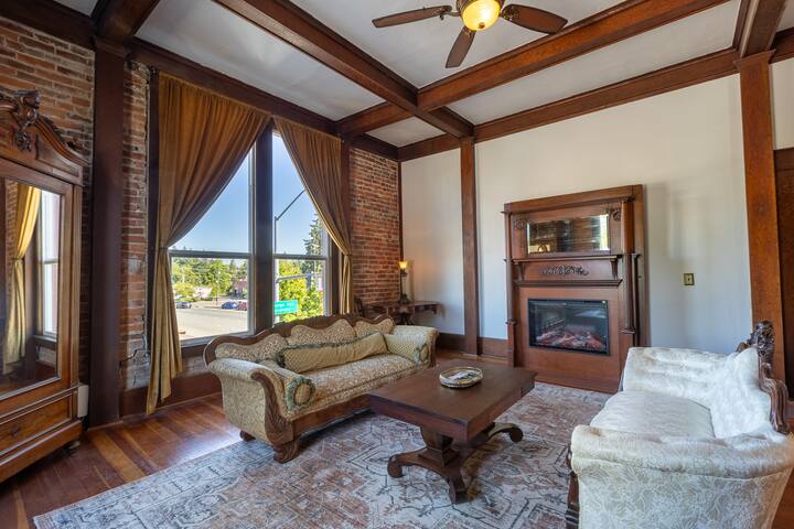 The Historic 1888: One-bedroom Loft - Champoeg State Park, St Paul