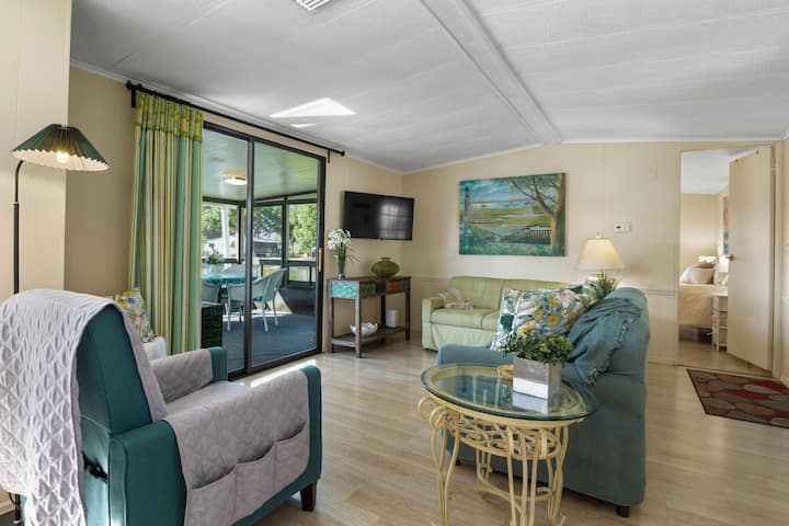 Mobile Home On Quiet Culdesac
2 Bed/2 Bath - Florida