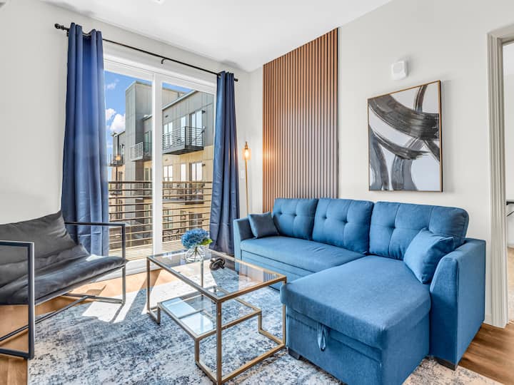Convenient 2bd/2ba Near Downtown + Free Parking - Indianapolis, IN