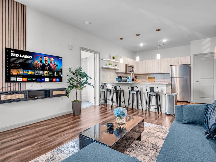 Blissful 2bd/2ba Near Dt + Gym & Free Parking - Indianapolis, IN