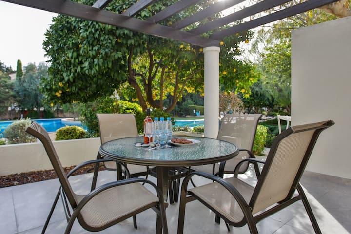 Stunning 2br,serenitytownhouse, Pool Access&patio - Paphos