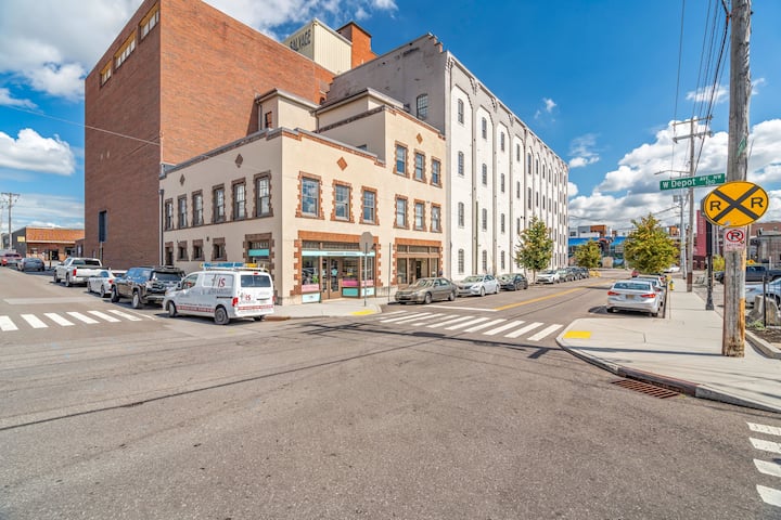 White Lily Luxe Loft - Knoxville, TN