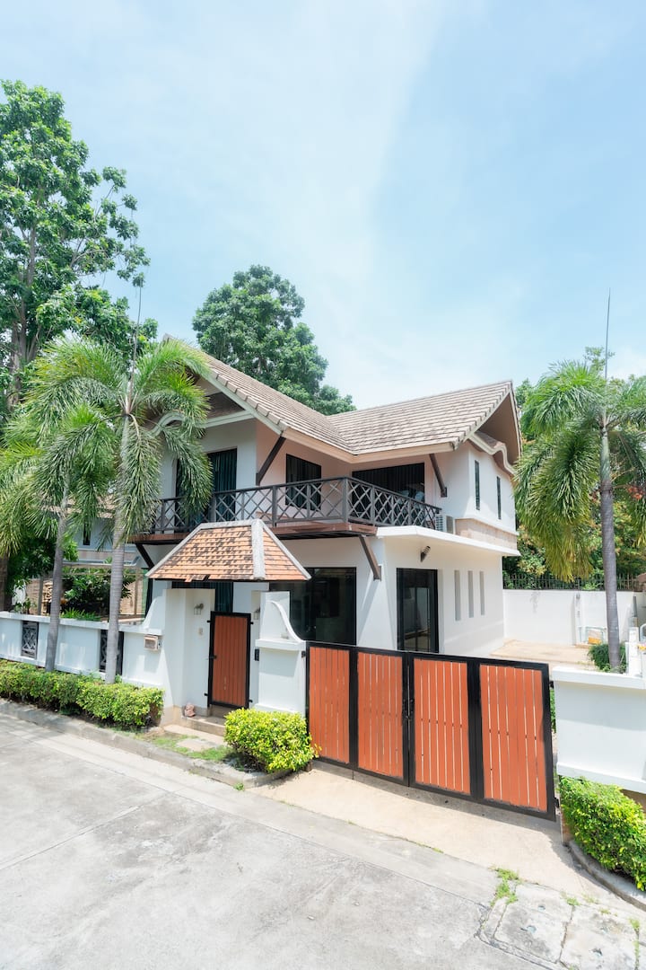 Thai Home(23) 3br Near Hollywood - Pattaya