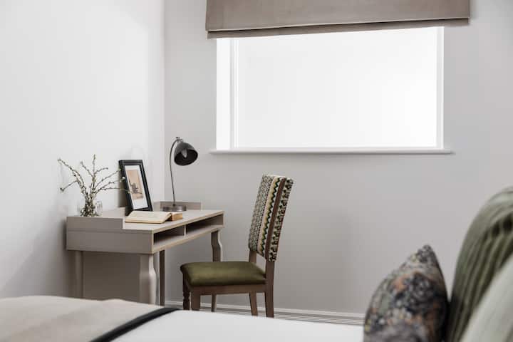 Private One-bedroom Suite With Luxury Touches - West Yorkshire