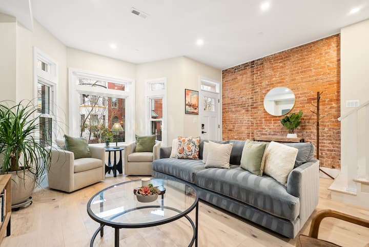 Vibrant 3br Near Shaw | Rooftop Deck & W/d - Washington, DC