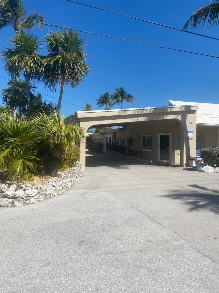 Kingsail Resort Apartment 102 - Marathon, FL