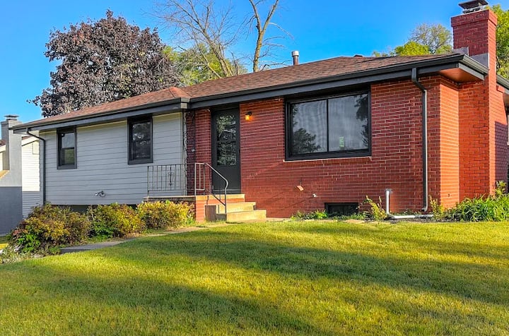 Modern/elegant Home Away From Home 3bed • 2bath - Omaha, NE