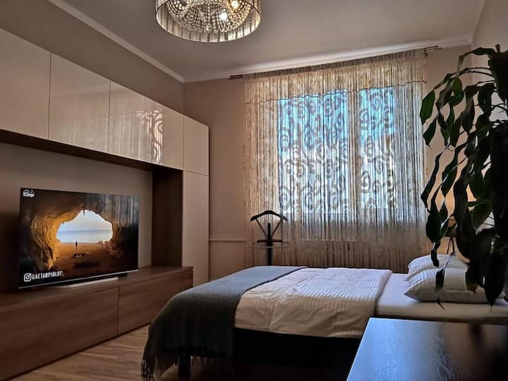 Vip Квартира Центр 2 кім СмартТВ - Ровно