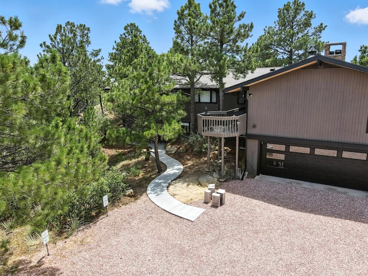 Rustic Retreat - Private Suite - Colorado Springs