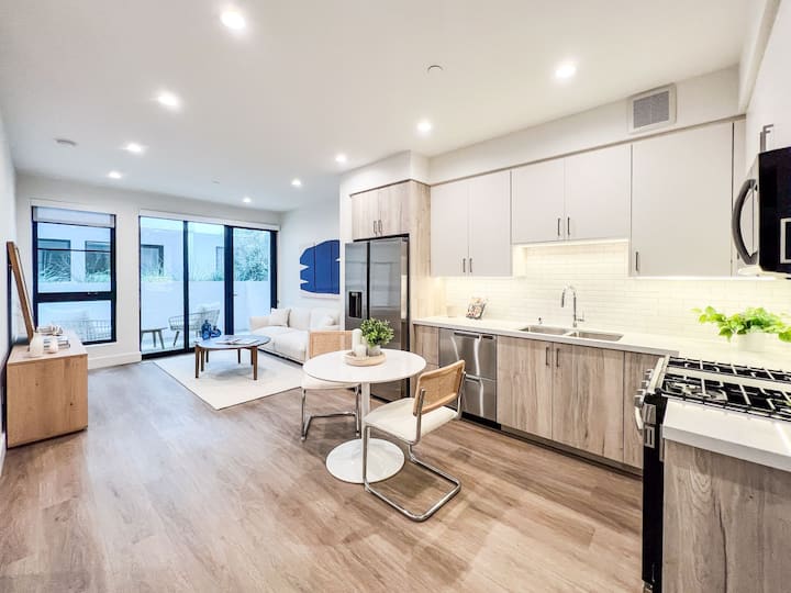 Luxury Living 1 Bed 1 Bath - Los Angeles, CA