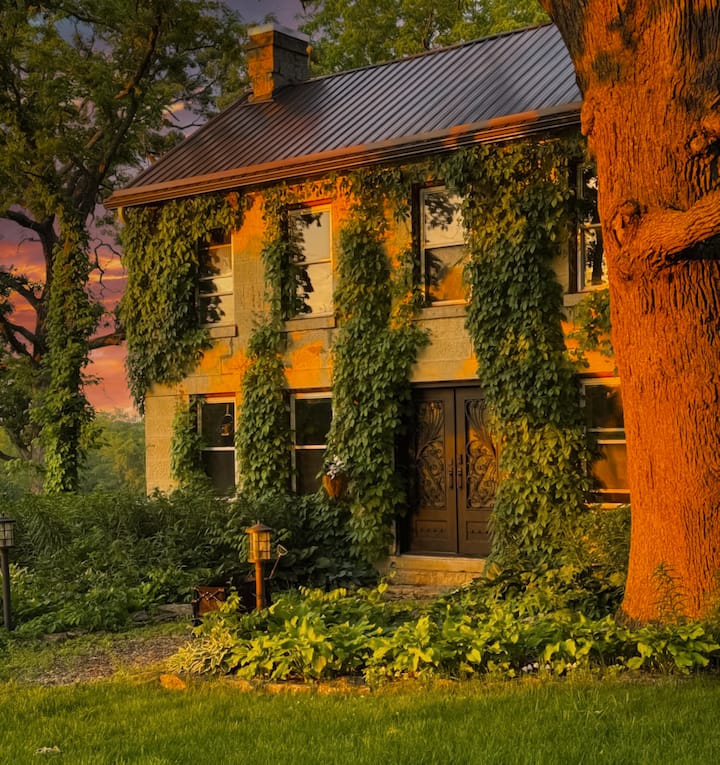 Historic Stone Farm Inn & Venue - Iowa