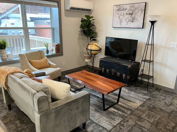 2 Bedroom - Convenient & Comfy Downtown Apt - Marshall, MN