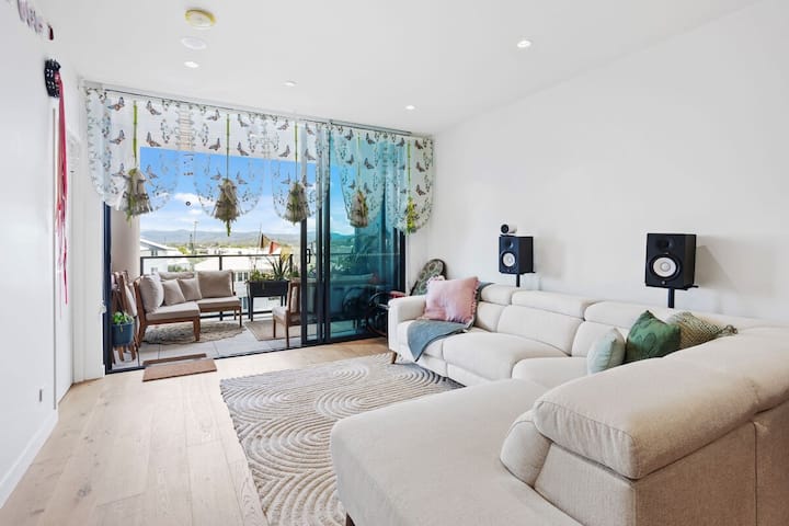 Luxury New Beachside Hinterland View Appartment - Coolangatta
