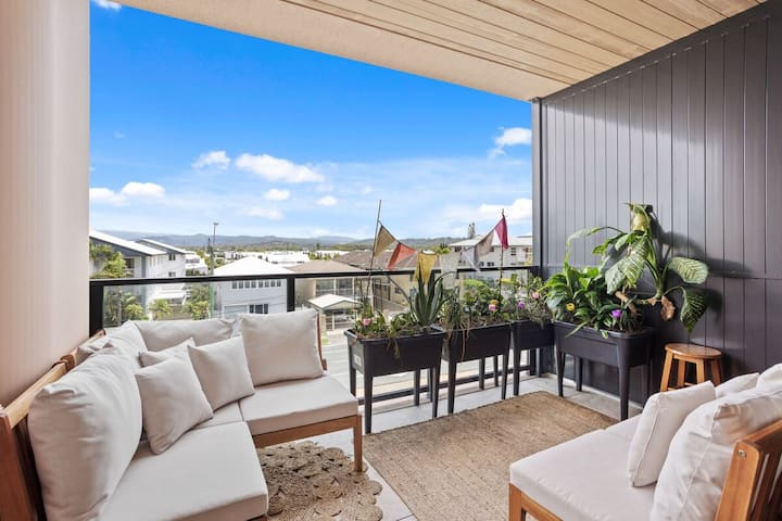 Luxury New Beachside Hinterland View Appartment - Coolangatta