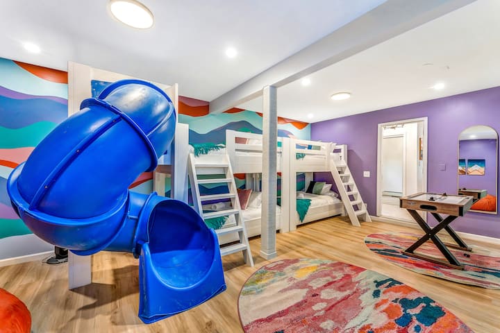 Poconos Play House | Hot Tub, Fire Pit, Game Rooms - Tobyhanna, PA