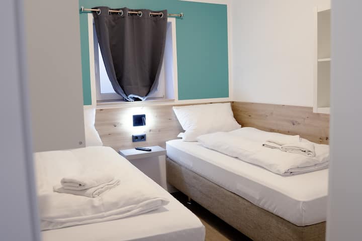 Hive Apartments - On The B6 Giesen For 6 People. - Hildesheim
