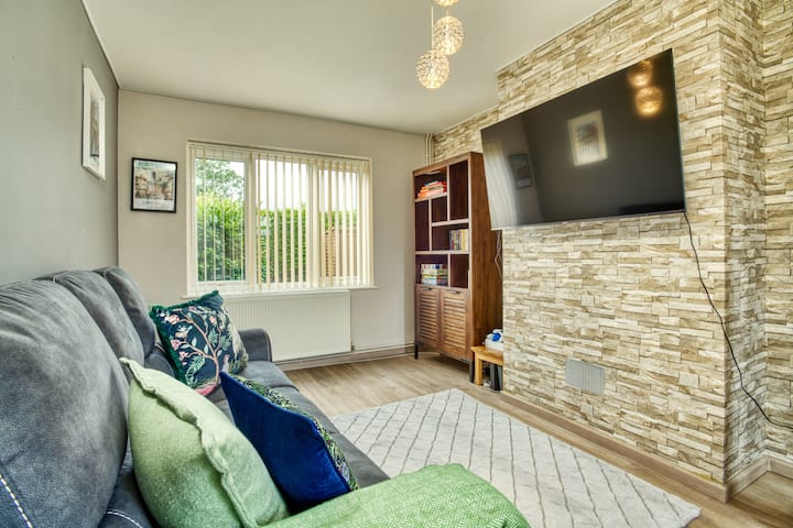 Dog-friendly Haven In A Prime Area | Pass The Keys - Lincoln