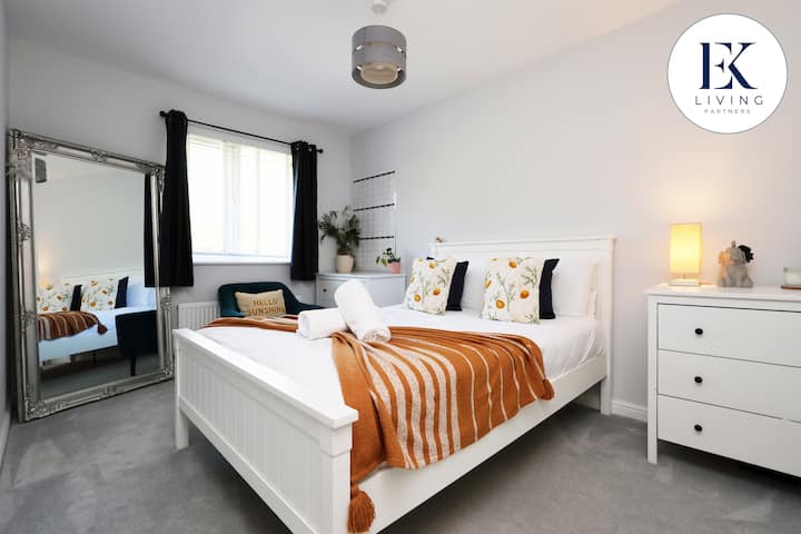Spacious 3 Bedroom House In The Heart Of Bridgend - Bridgend