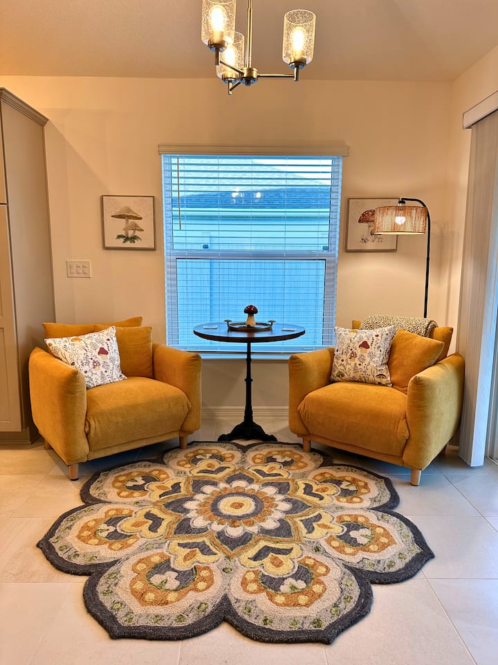 Uniquely Decorated Home With Private Backyard - Wildwood, FL