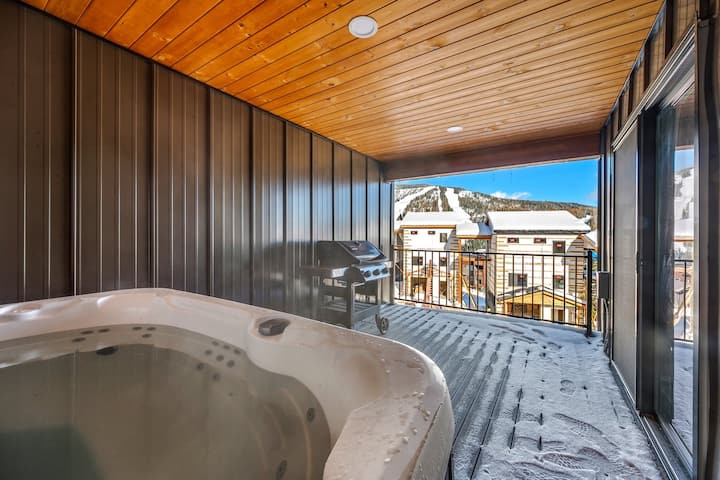Private Hot Tub, Mountain Views, 1/2 Mile To Lift - Sandpoint, ID
