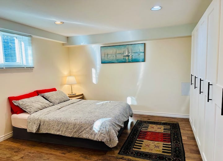 Cozy Clean Equipped Home In A Peaceful Area - Montreal