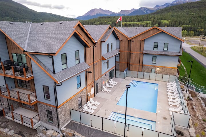 1200 Sq2 | 3 Br/2 Ba/7 Beds | Pool/hot Tub/firepit - Canmore