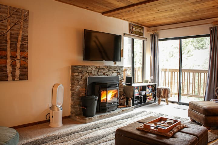 Eagle Lodge Escape • Upgraded • Fireplace & Garage - Mammoth Mountain, CA