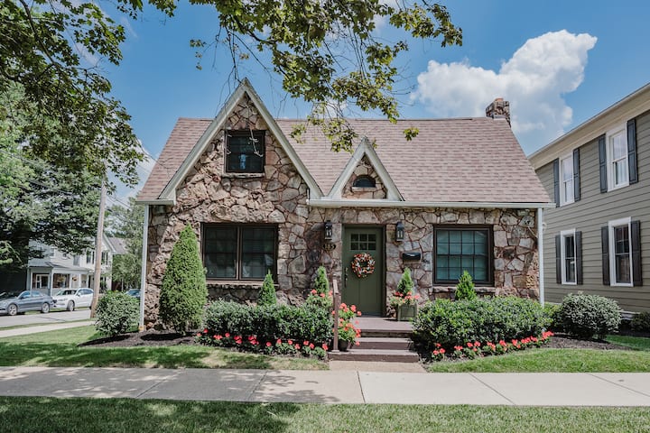 Downtown Indiana Stone Cottage - Indiana, PA