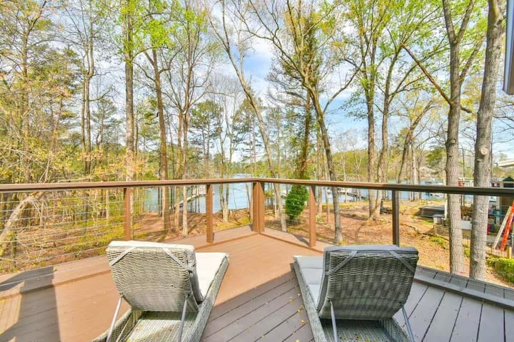 Luxurious Lake Lanier Home With Private Dock - Flowery Branch, GA