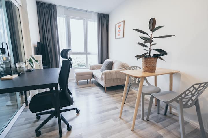 Work In Comfort, Low Floor, 500m Wifi, Desk&chair - Bangkok