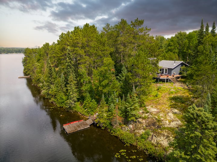 Hilly Hideaway Retreat~ Kenora Lakefront Cabin - Kenora