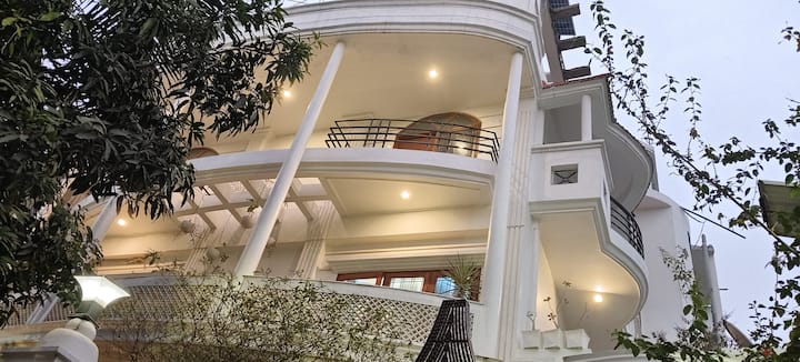 Karuna Villa Versailles - Benarés